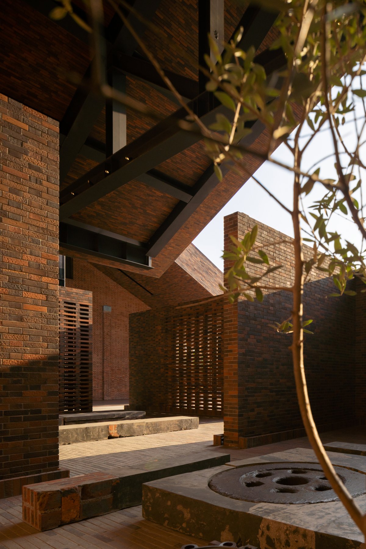 YinjiSpace - Ann Yu x DOMANI x The Past is a Foreign Land